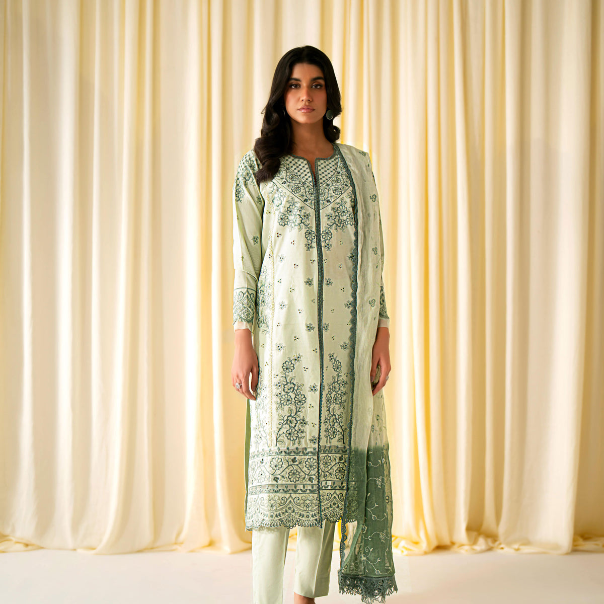Aylin Stitched (3pc) | MUSAIF – Musaif